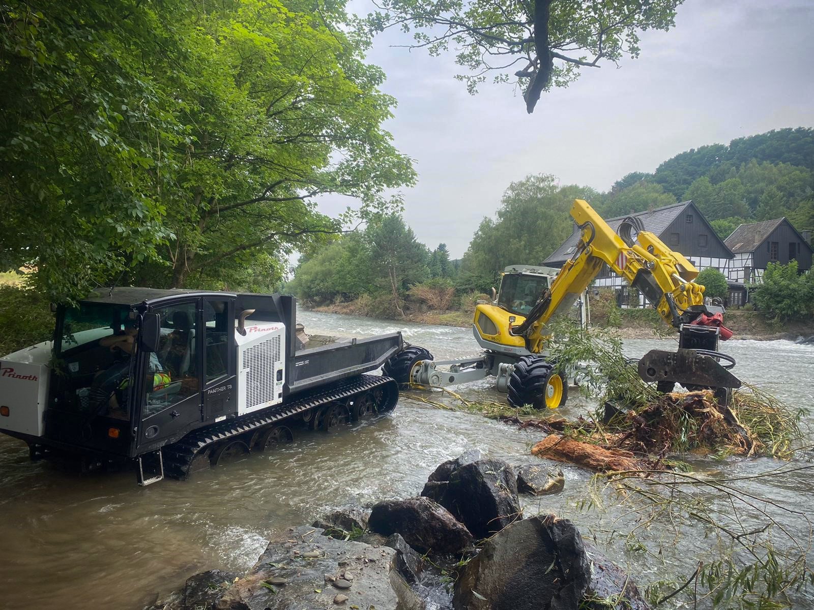 Crawler Carriers for Environmental Work - Prinoth
